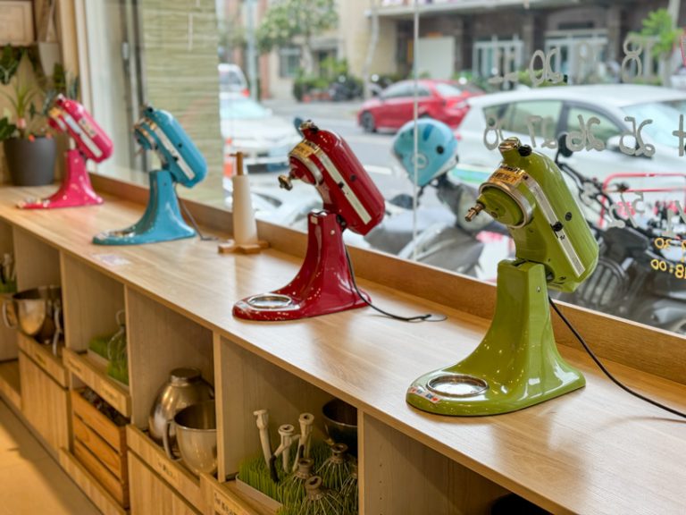 台南DIY烘焙教室『愛焙克 iBake 烘焙DIY』全世界最好吃的蛋糕甜點在這裡！生日蛋糕/甜點/餅乾！平價烘焙DIY|台南甜點課程|台南烘焙課| - 花露露 の花花世界